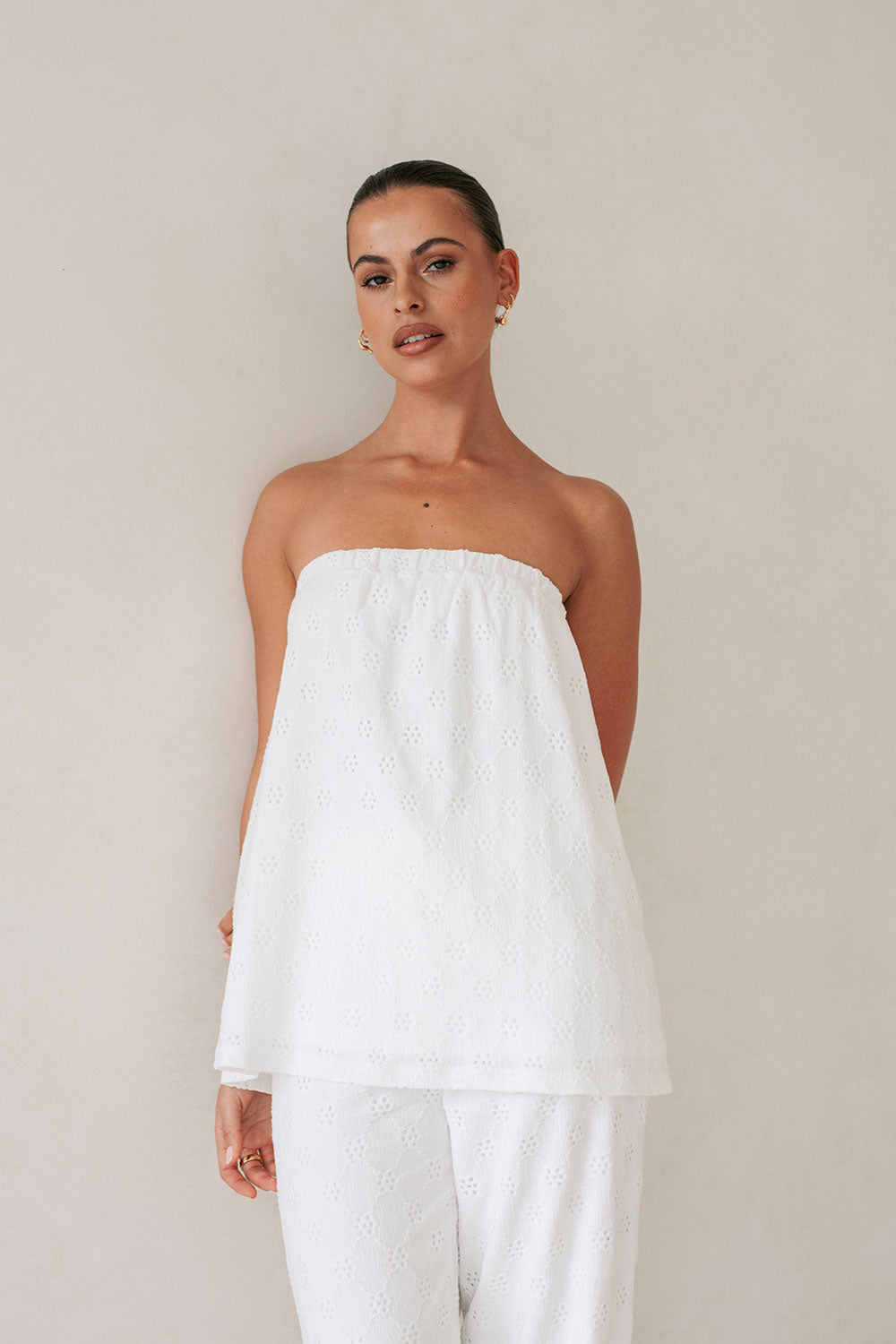 White Elastic Gathered Strapless Ellira Top – SABO
